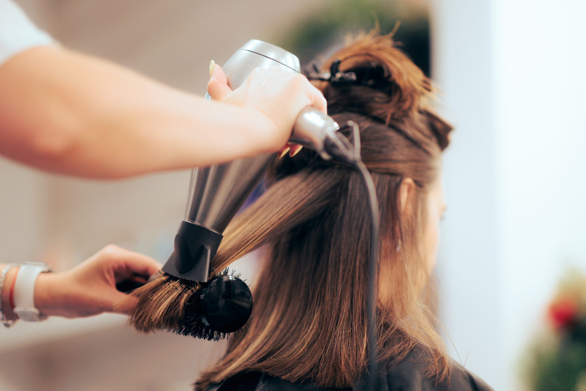 Quel sèche-cheveux choisir pour réaliser un brushing